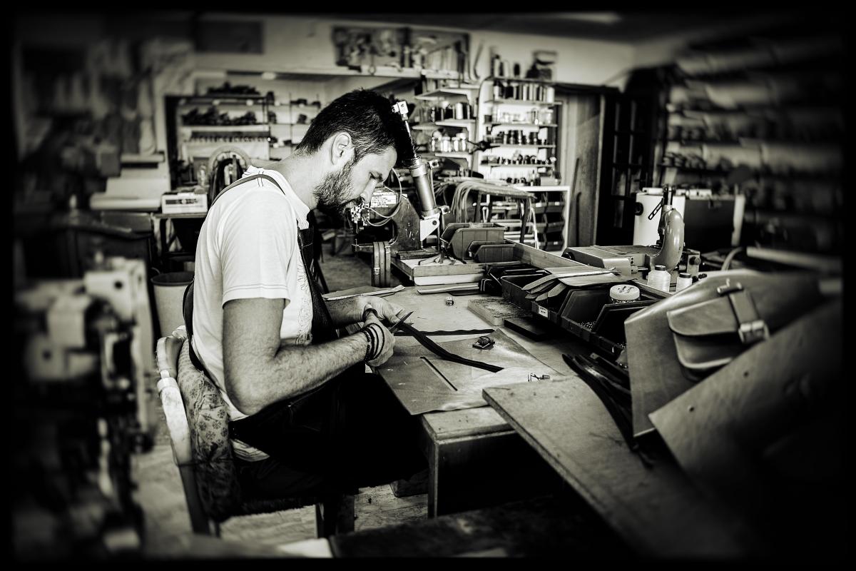 Hatzis Leather: Top quality handmade products